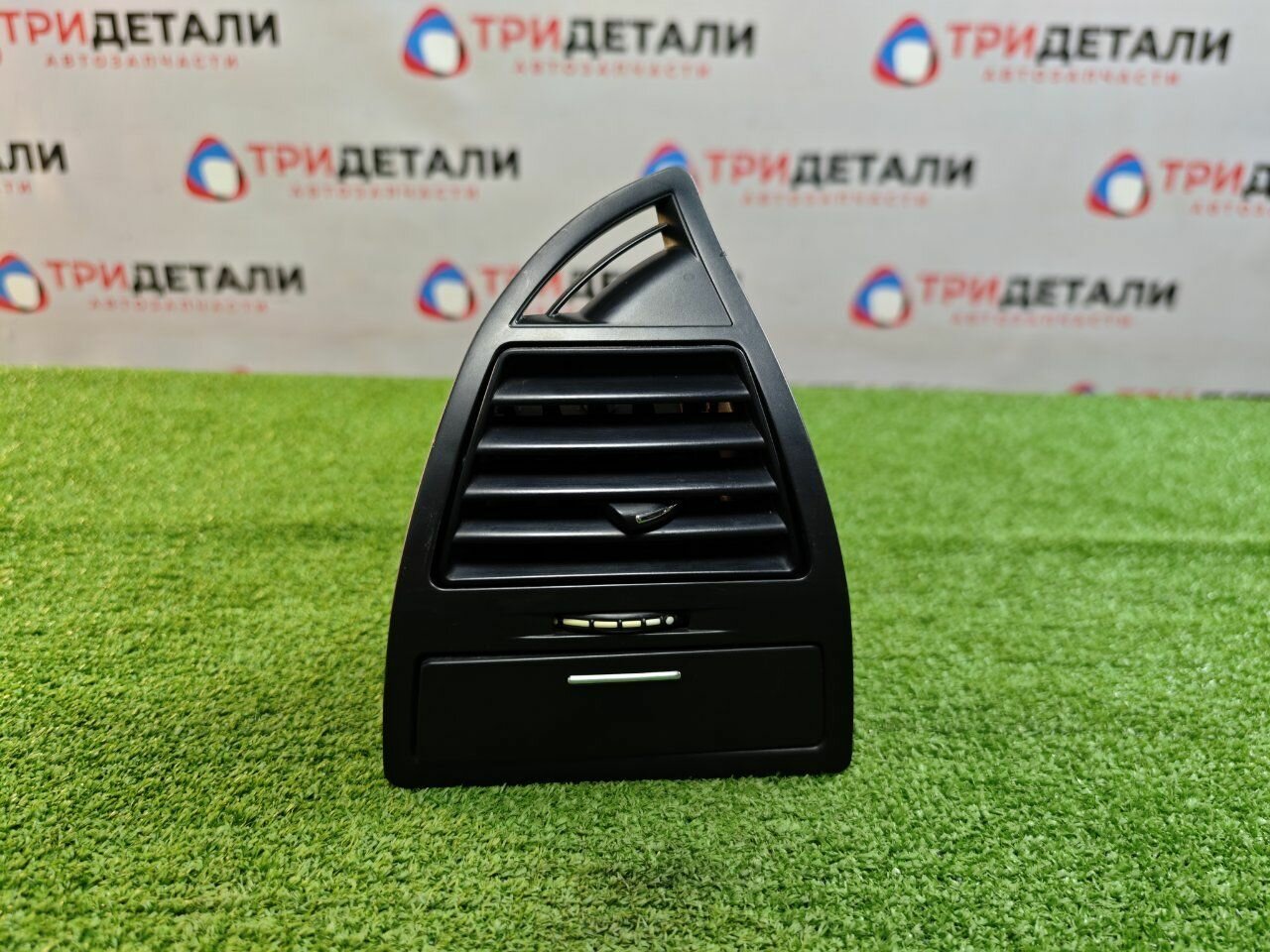 Дефлектор воздушный Citroen C4 1.6 TU5JP4 2010 перед. прав. (б/у)