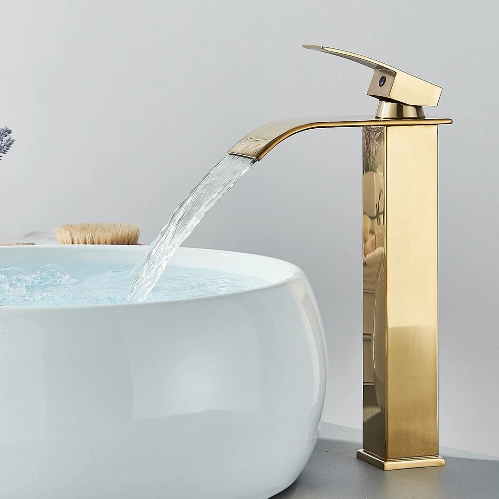 Смеситель-водопад плоский с одной ручкой для горячей и холодной воды матовый, Quyanre, High-Brush Gold