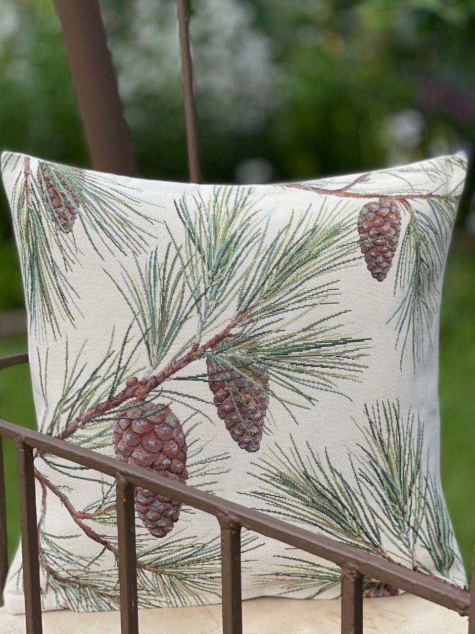 Наволочка декоративная Le Gobelin Питер Пэн Шишки 45х45 см