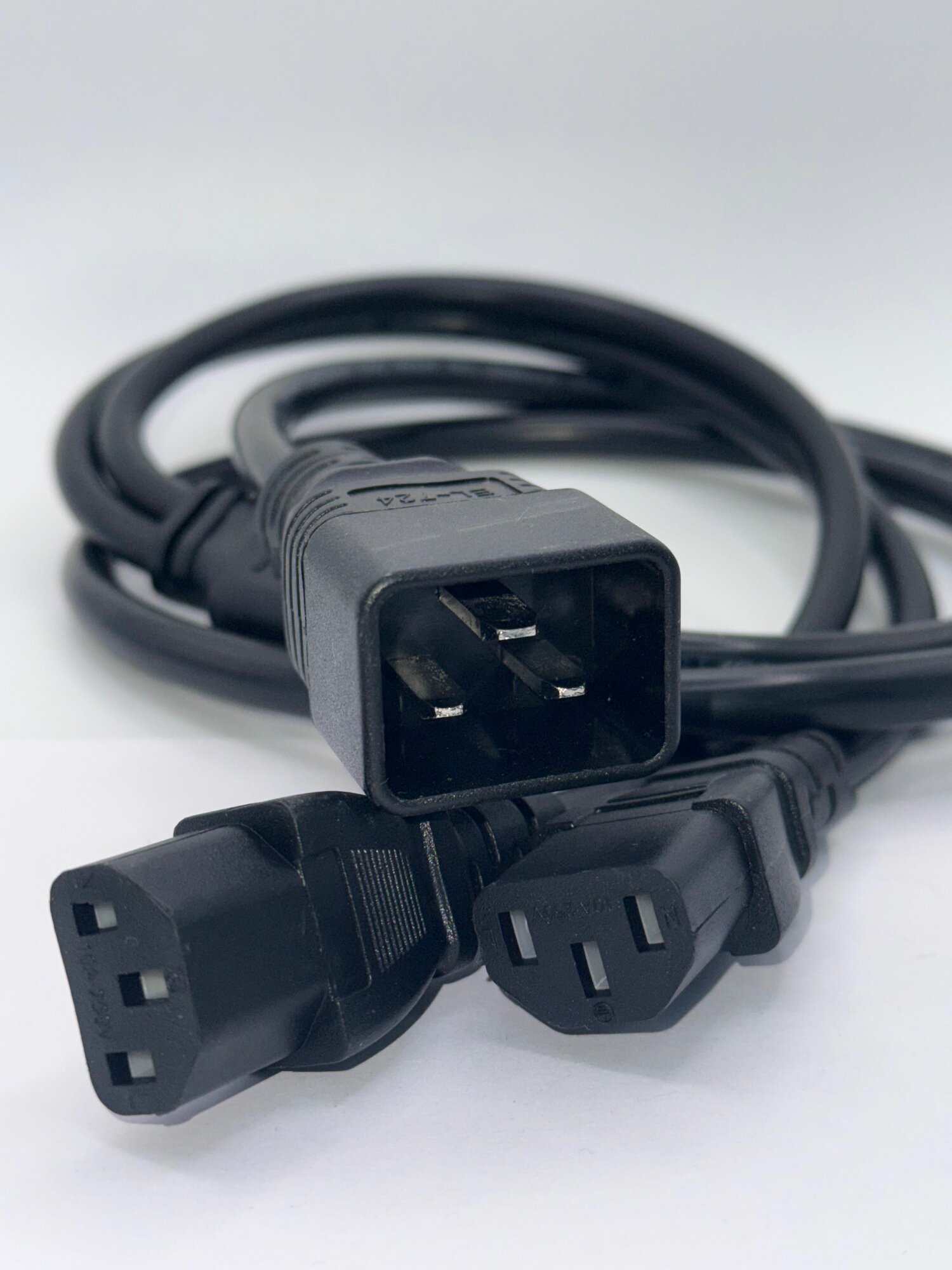 Кабель питания-переходник С19-2Х С13