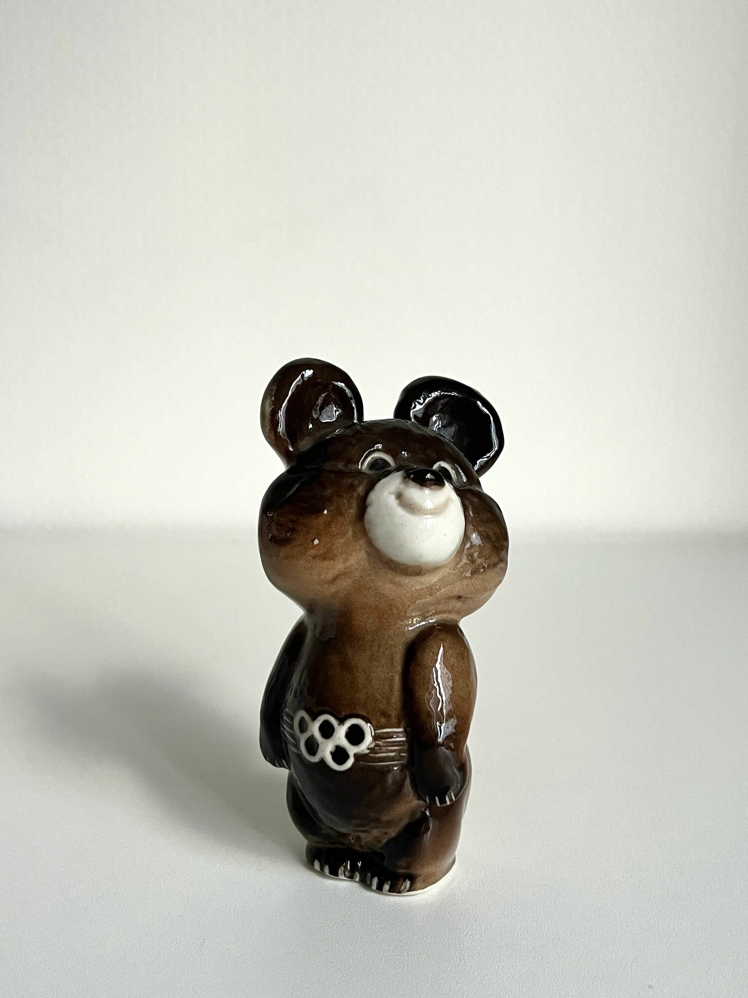 Статуэтка "Олимпийский мишка" ЛФЗ. СССР. Фарфор. Высота 12 см.