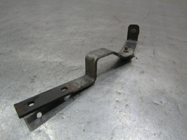 Кронштейн задней шумоизоляции двигателя левый Renault Premium