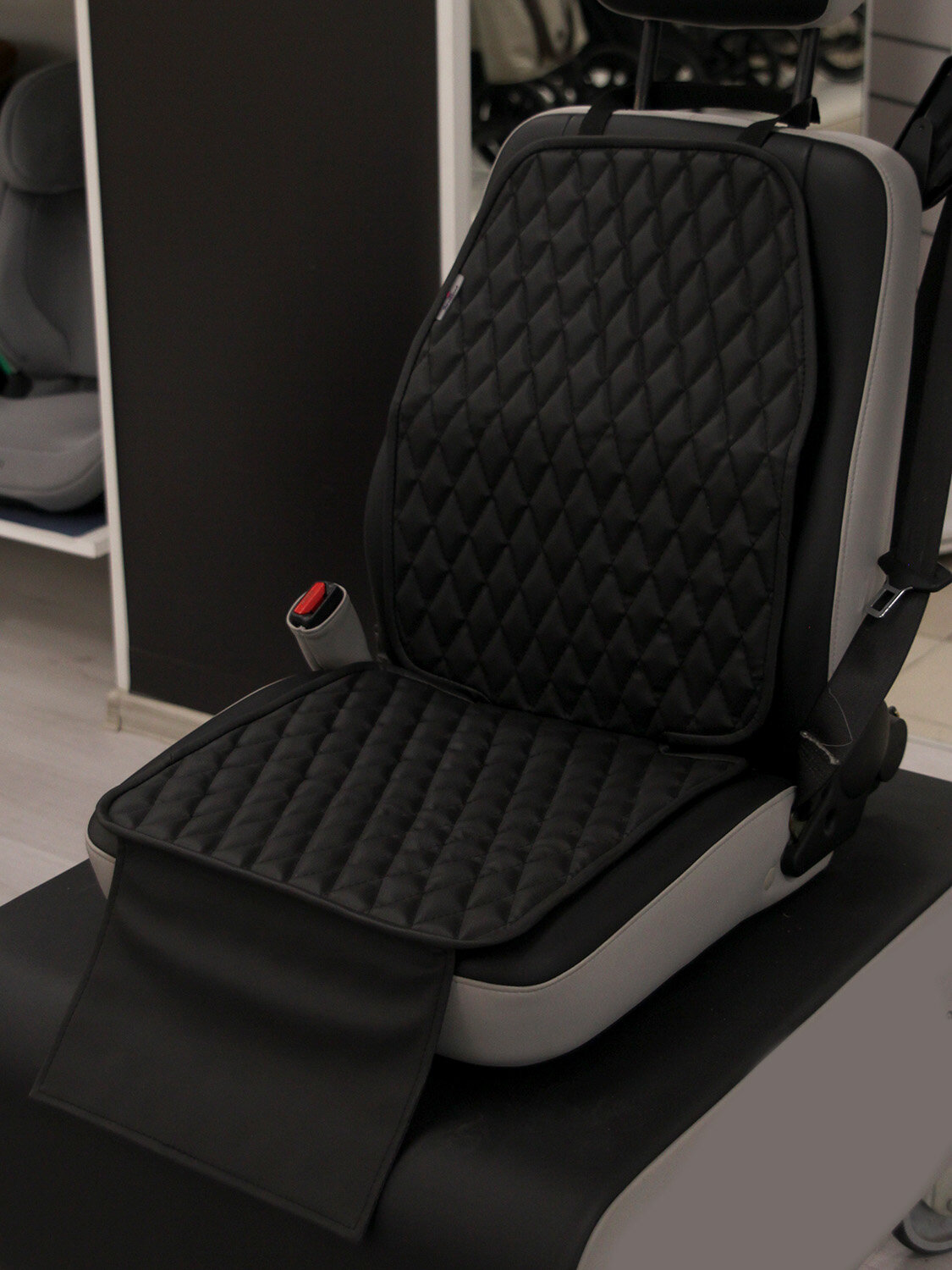 Защита сиденья под детское автокресло Fiorellino UnderSeat черный