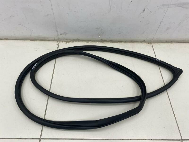 Уплотнитель проема двери передней левой Kia Optima 4 JF 2015 кат.номер: 82110D4000