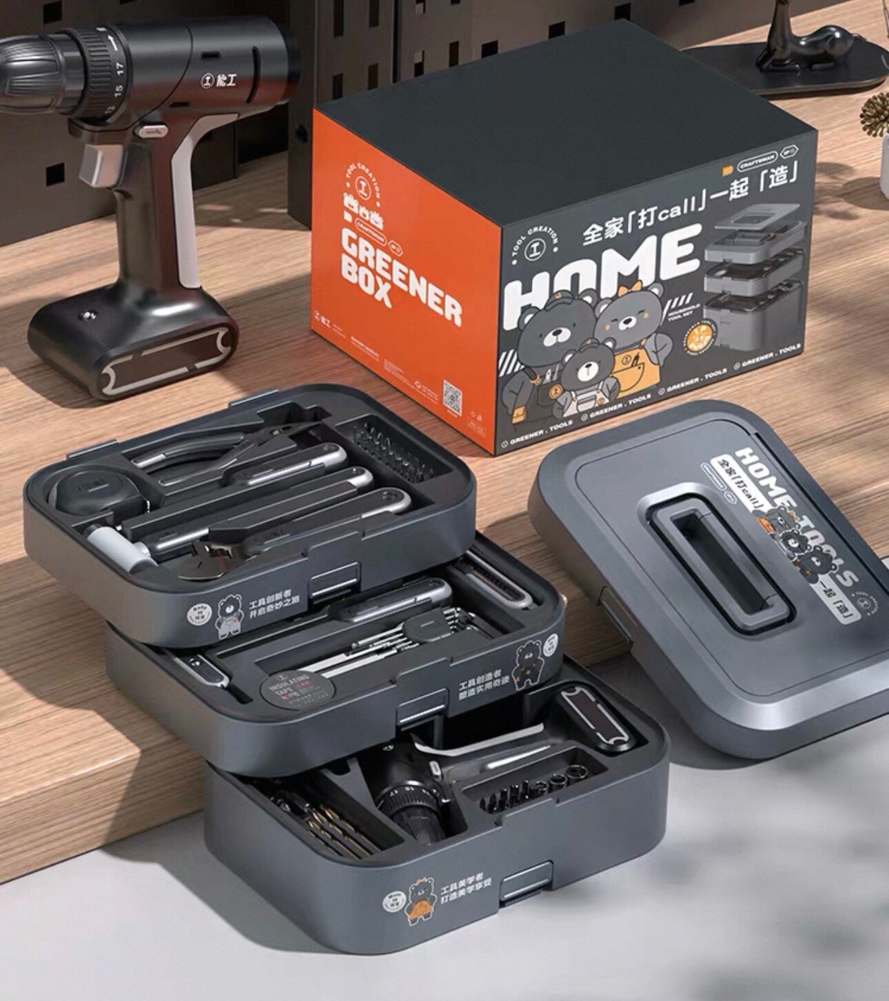 Набор инструментов для дома с шуруповертом в комплекте в чемодане