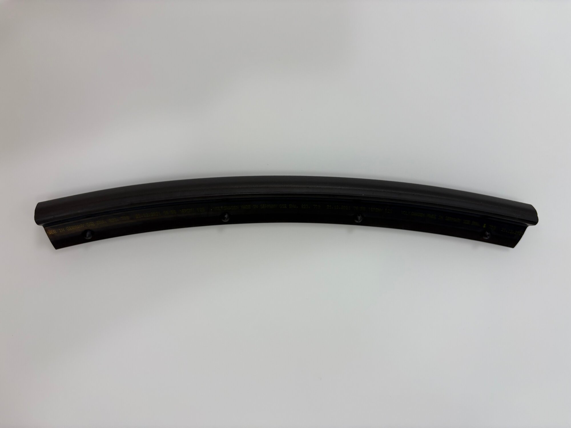 Резиновый уплотнитель капота для Фольксваген Тигуан 2