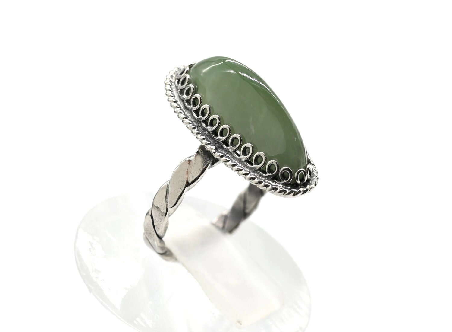 Кольцо, нефрит