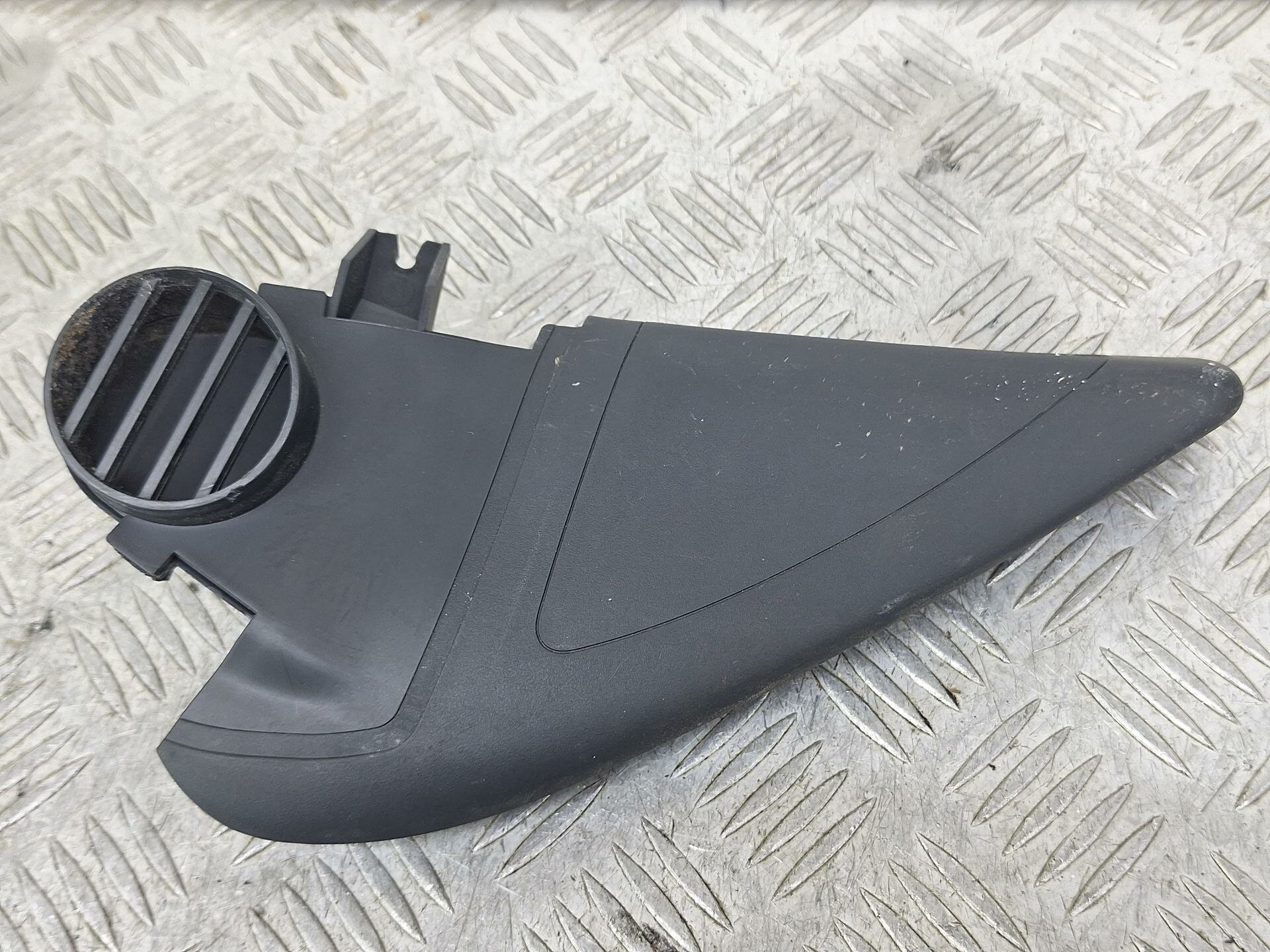 Накладка двери передней левой Skoda Octavia 2 1Z5 2008 1Z0837973