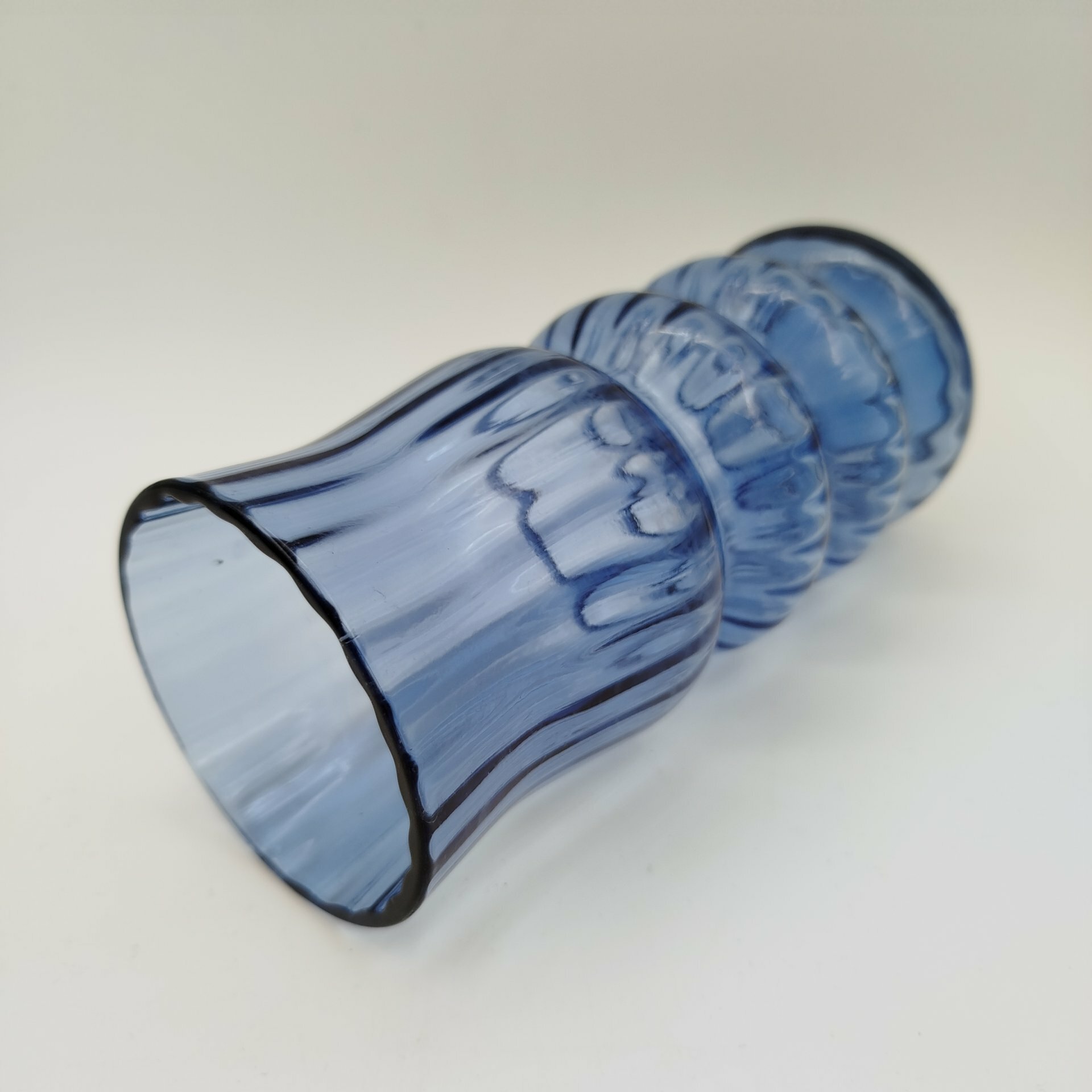 Ваза голубого оттенка, цветное стекло, СССР, 1960-1990 гг.