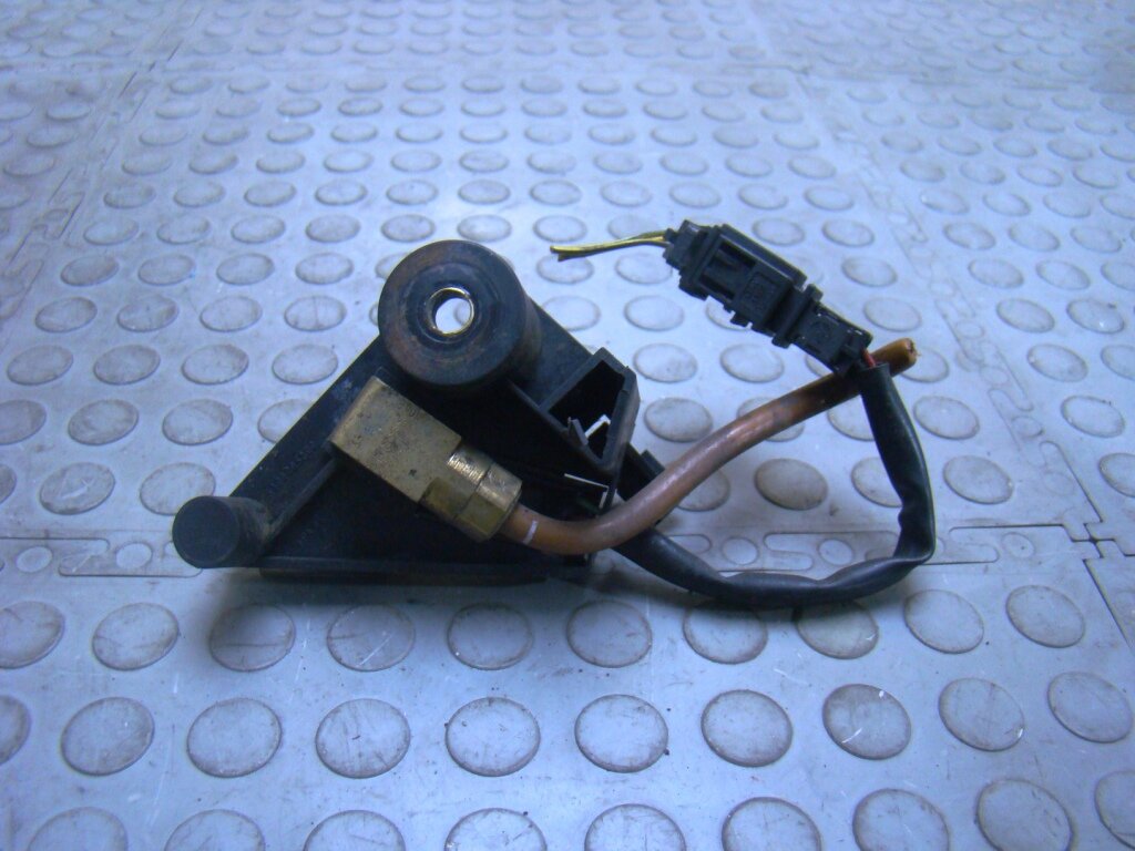 VW Touareg Клапан пневмоподвески 7L0616751A