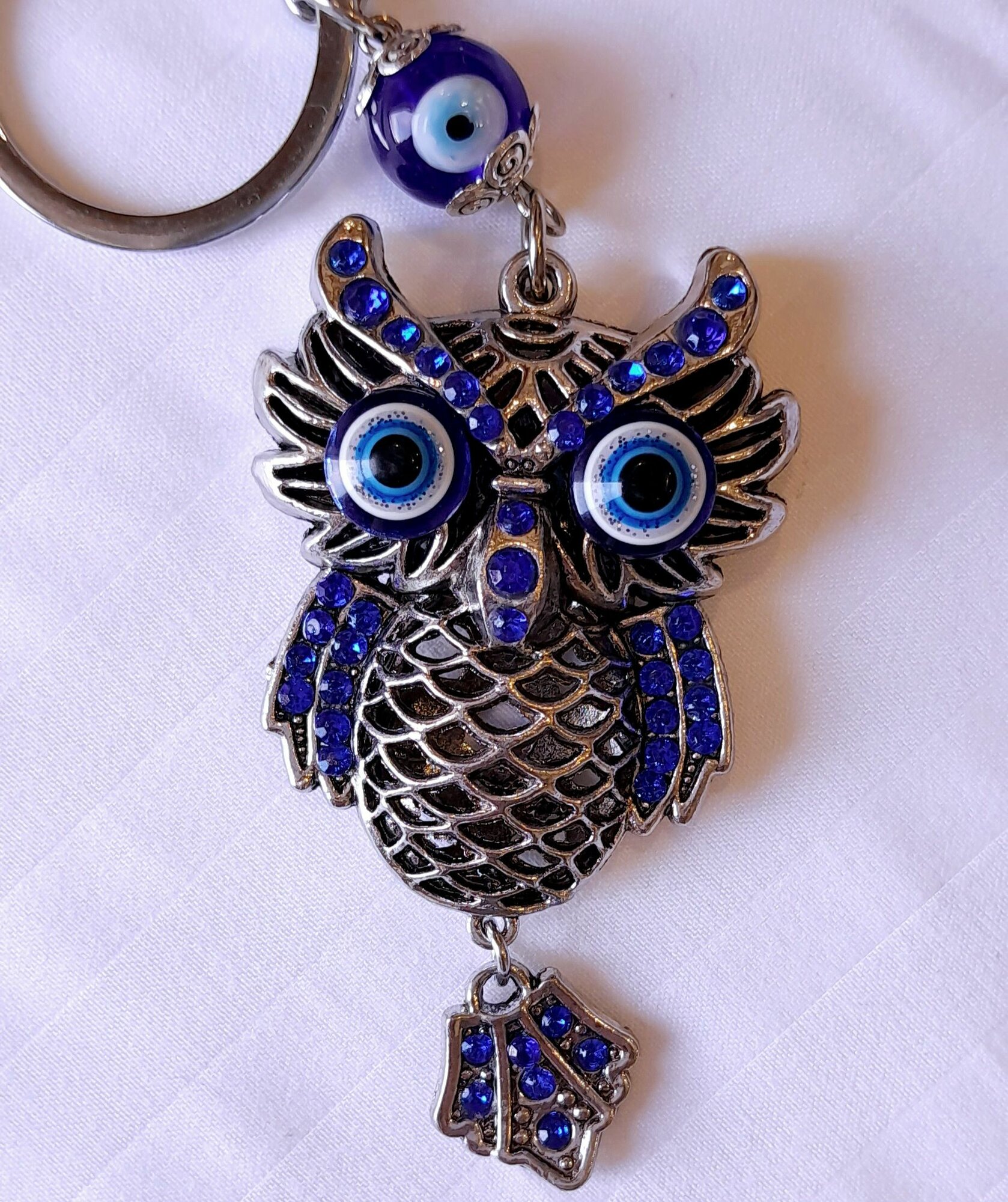 Брелок Сова/подвеска Серебристая Сова 9х4 см с кристаллами, глаз Фатимы, синий глаз Назар оберег от сглаза, защитный амулет