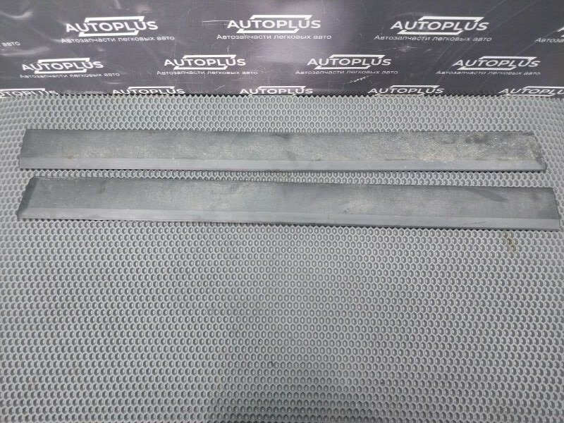 Молдинг двери Ford Fusion 2009 (1.4 FXJA) Б/У с пробегом