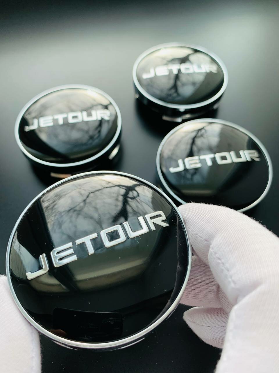 Колпачки на диски Jetour 60/56мм черный глянец. Ступичные заглушки на диски Джетоур 60мм 4шт