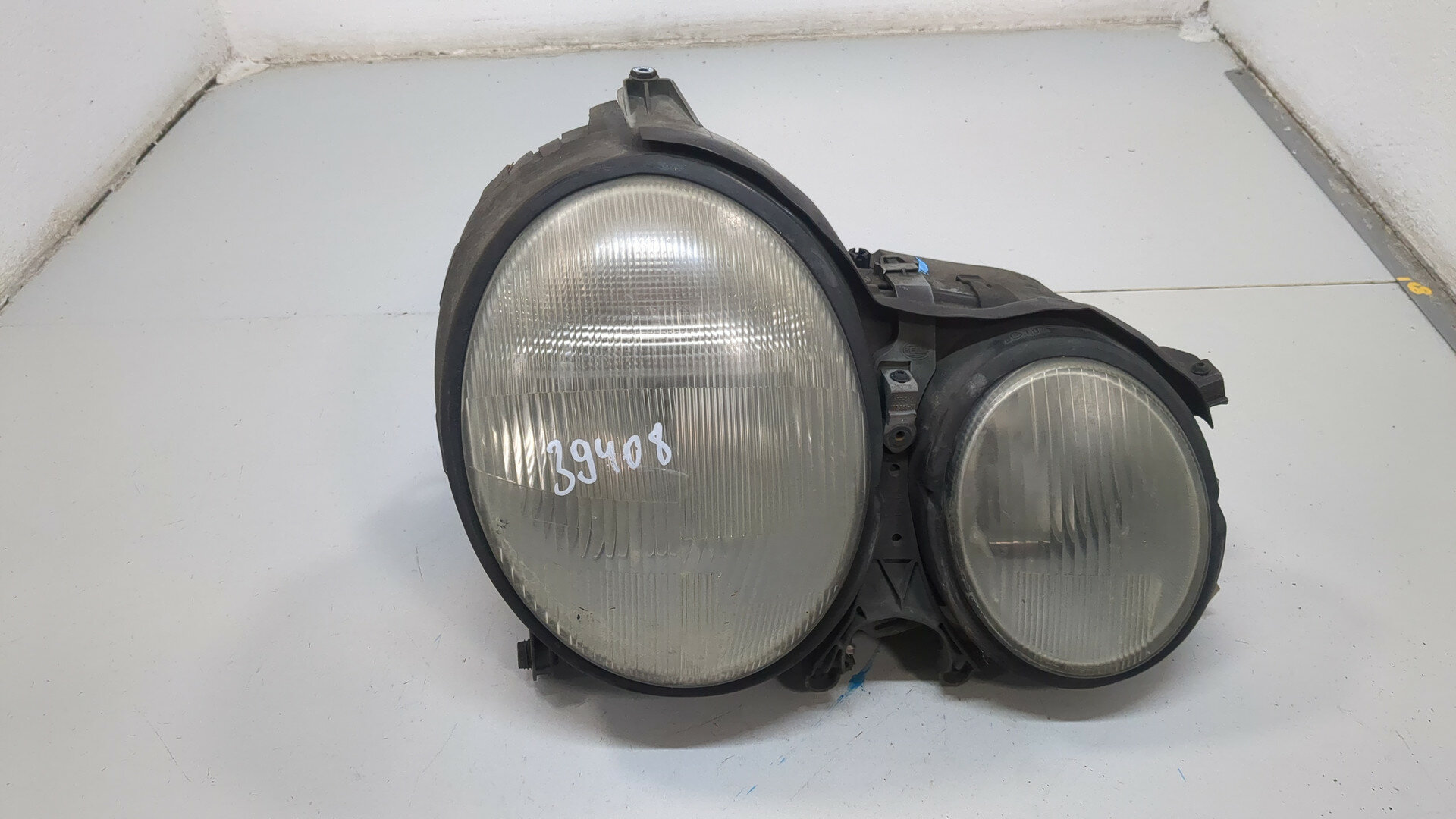 Фара (передняя) правая Mercedes E W210 Б/У