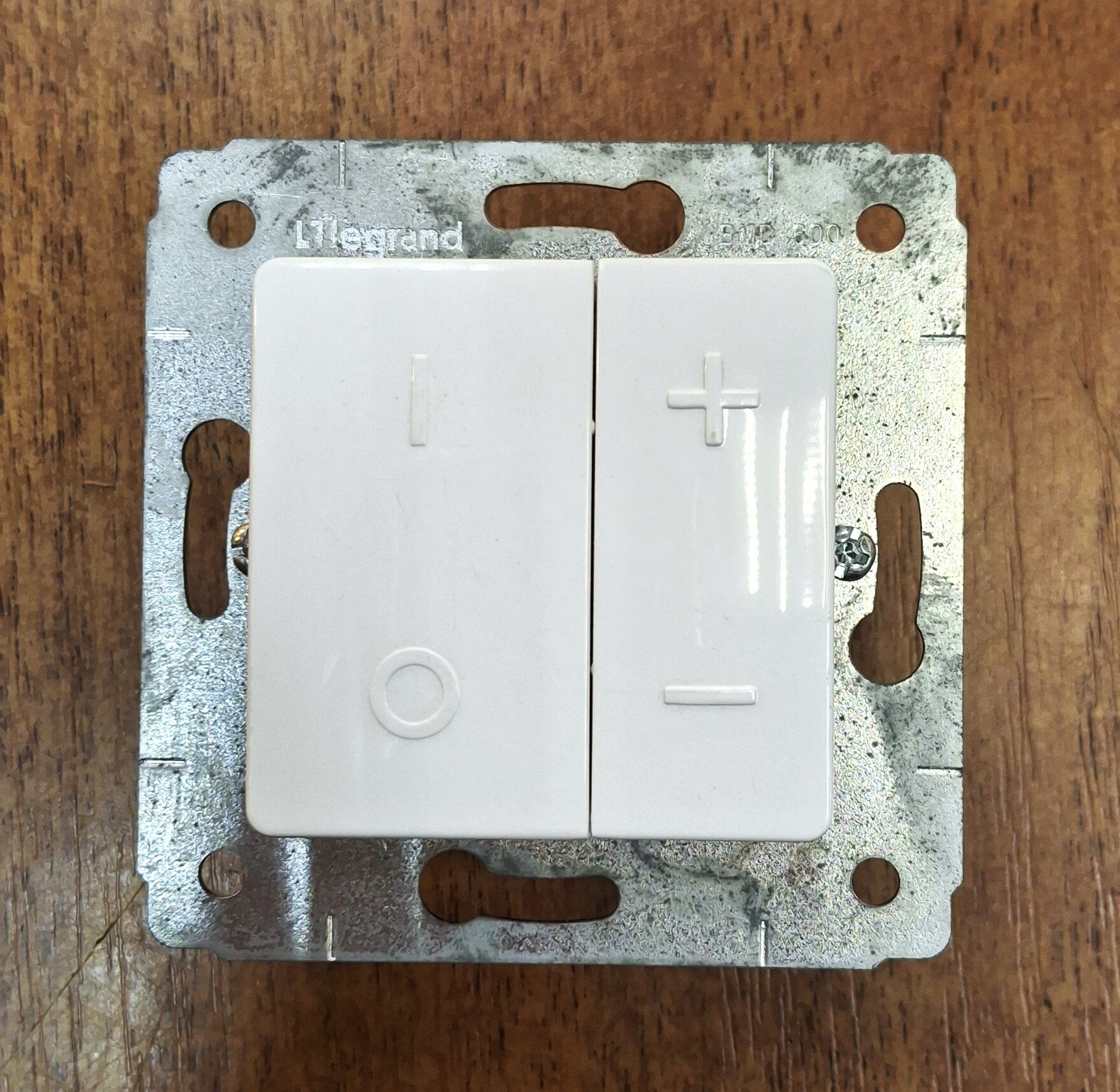 Legrand Карива светорегулятор нажимной (клавиши) 500w белый 773615