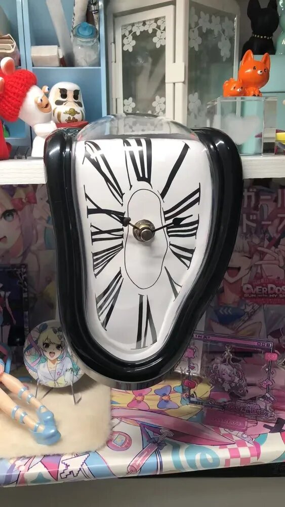 Настенные часы в стиле Дали, 17.5 см х 11.5 см, кварцевый механизм, черный корпус