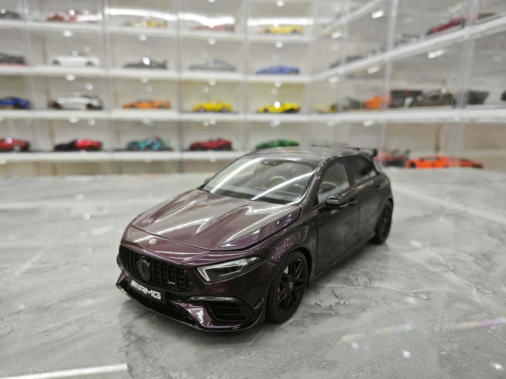 NZG Модель Mercedes-Benz A45 AMG, 1:18, коллекционная модель из сплава (Mercedes-Benz A45 AMG)