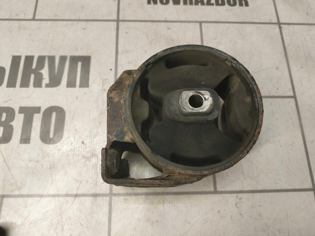 Опора двигателя правая VW Golf 2 Jetta 2 83-92
