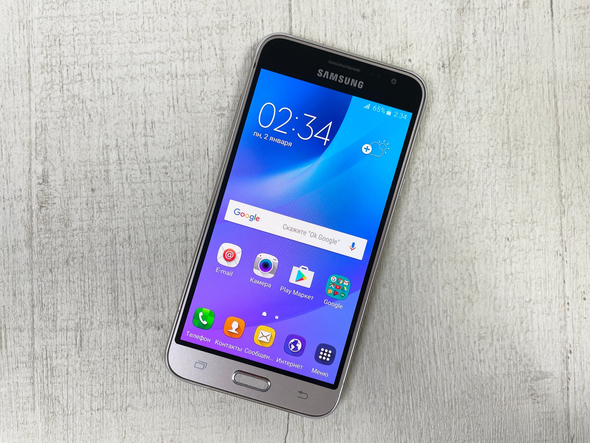 Смартфон Samsung Galaxy J3 (2016), 1.5/8 ГБ, 2 micro SIM, золотистый, SM-J320F