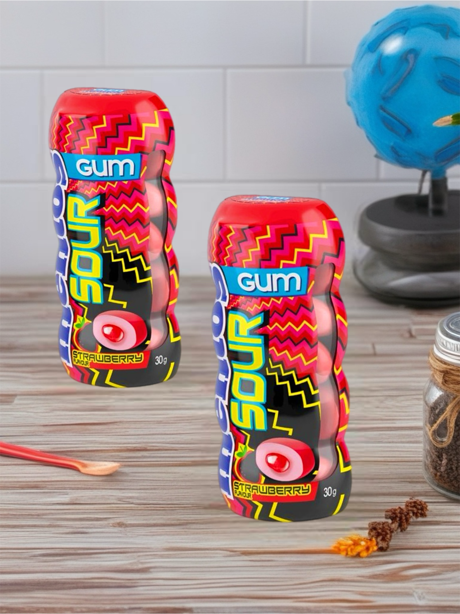 Жевательная резинка Mentos Sour Stawberry Gum/ с кислым центром с клубникой, 30g x 2 шт