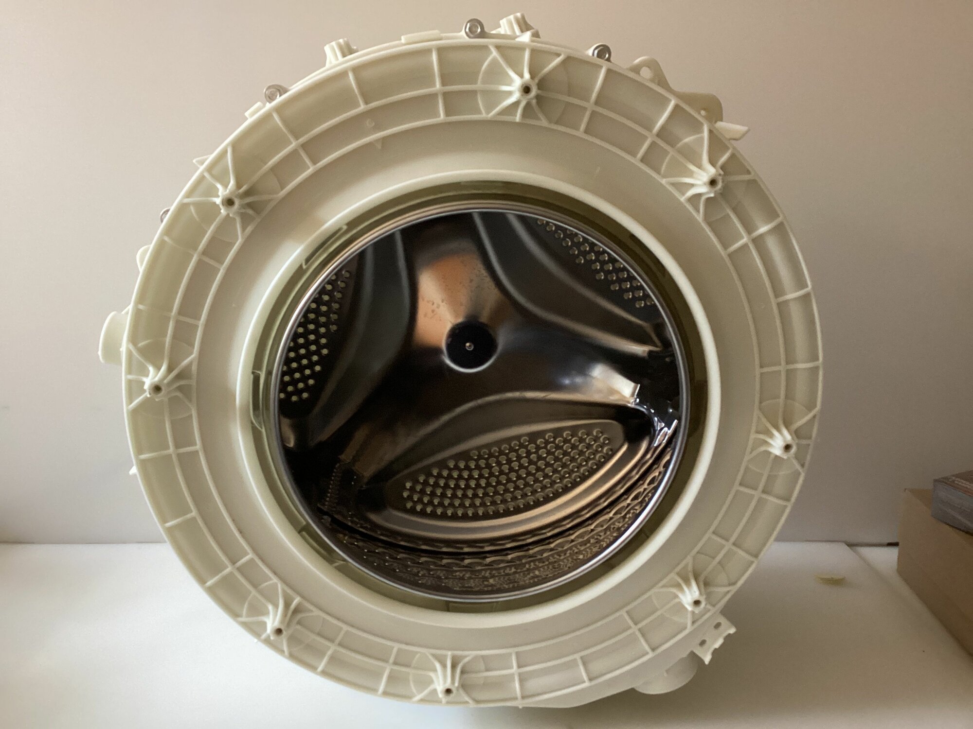 Бак в сборе, для СМА Kraft KF-ENC7105W. Товар уцененный