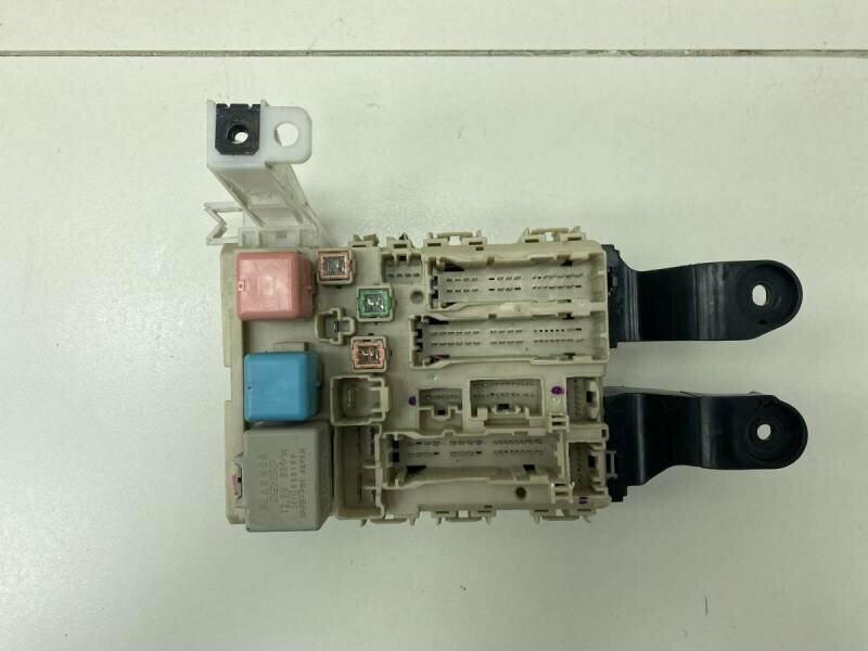 Блок предохранителей Toyota Corolla E150 2006-2013