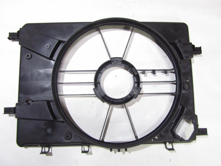 Диффузор вентилятора охлаждения 13267630, 13351376 Астра J и Шевроле Круз ширина 69 см, - GM