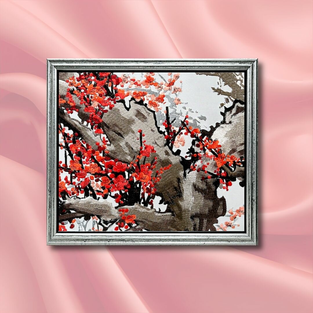 Картина вышитая шелком Триптих Роскошь красной сакуры комплект из 3 ручной работы 3 картины, каждая см 71х 64