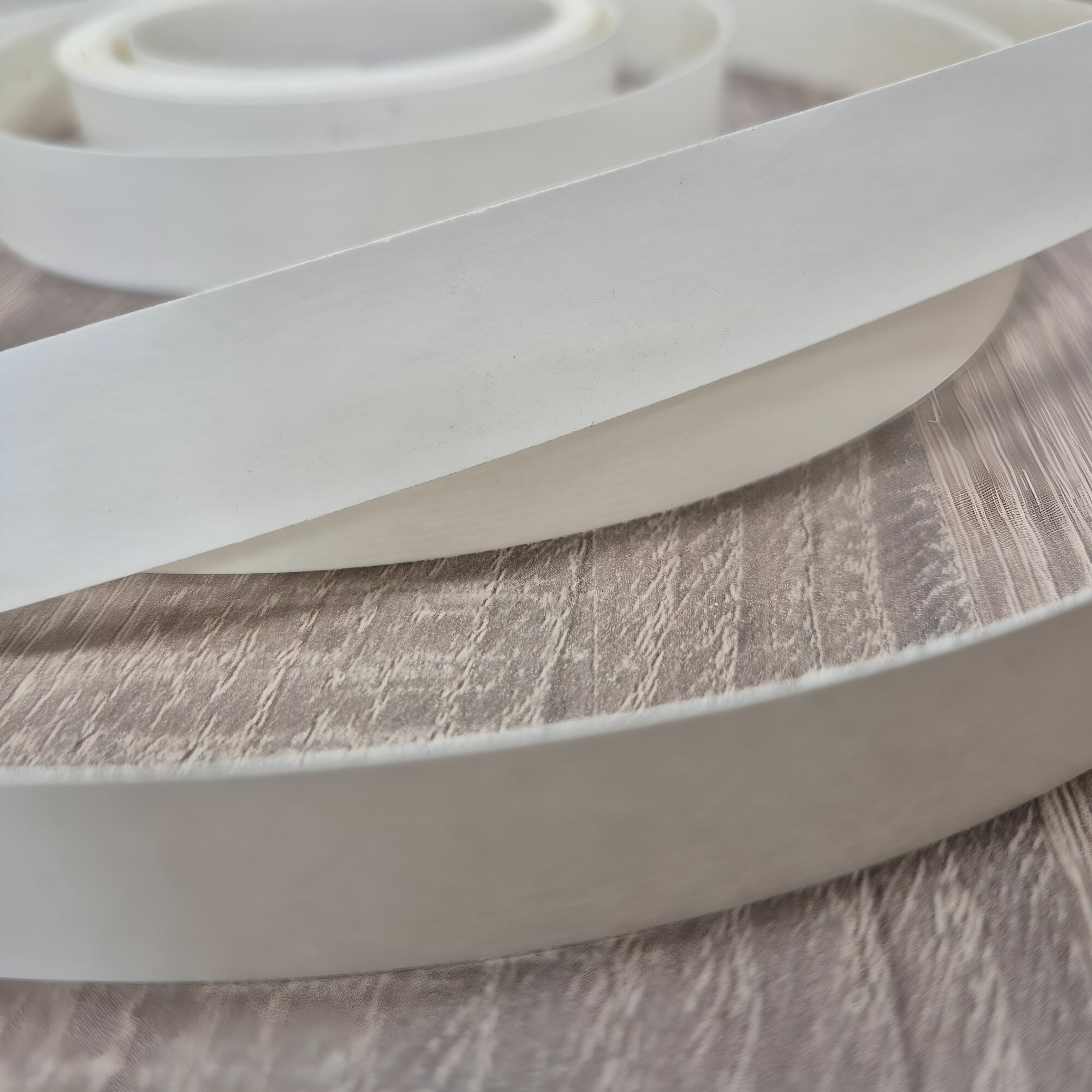 Мебельная кромочная лента белая