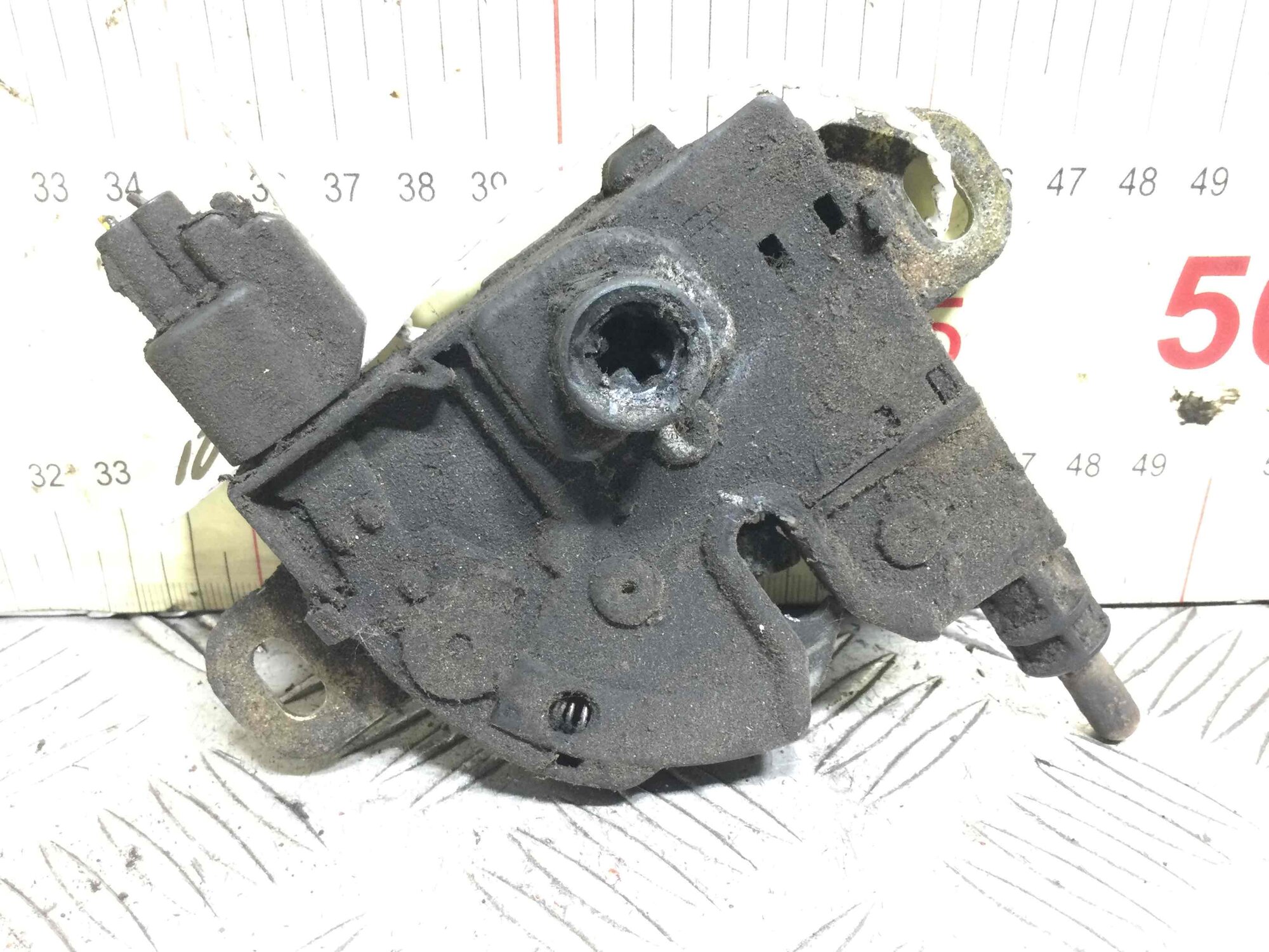 Б/У Замок капота Ford Focus 1 поколение (1998-2001) 1998 г.