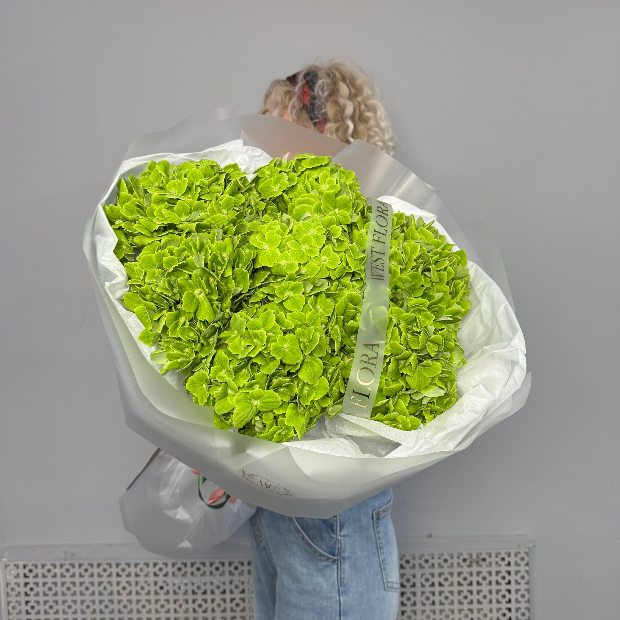WEST FLORA Изумрудная Симфония – шикарный букет из гортензий купить с доставкой