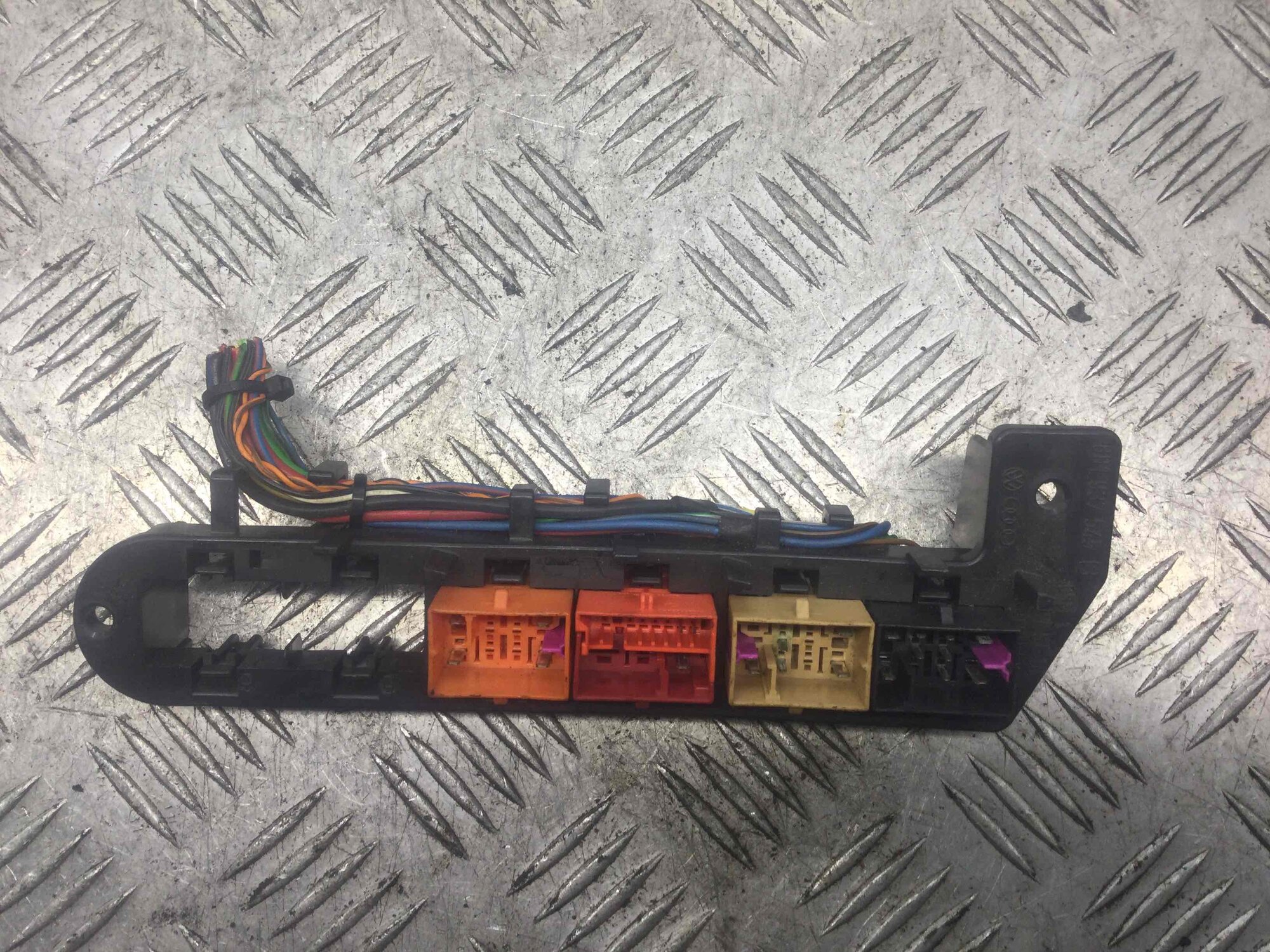 Б/У Блок реле Volkswagen Passat B5 (1996-2000) 1999 г.