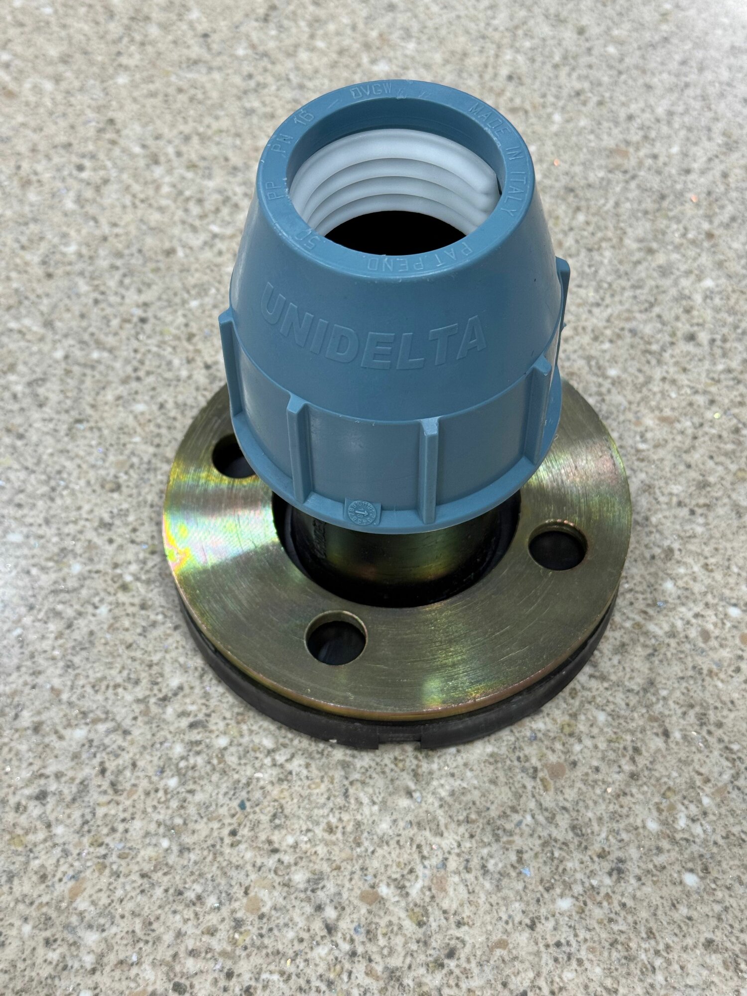 Фланец с муфтой UNIDELTA 50х1 1/2