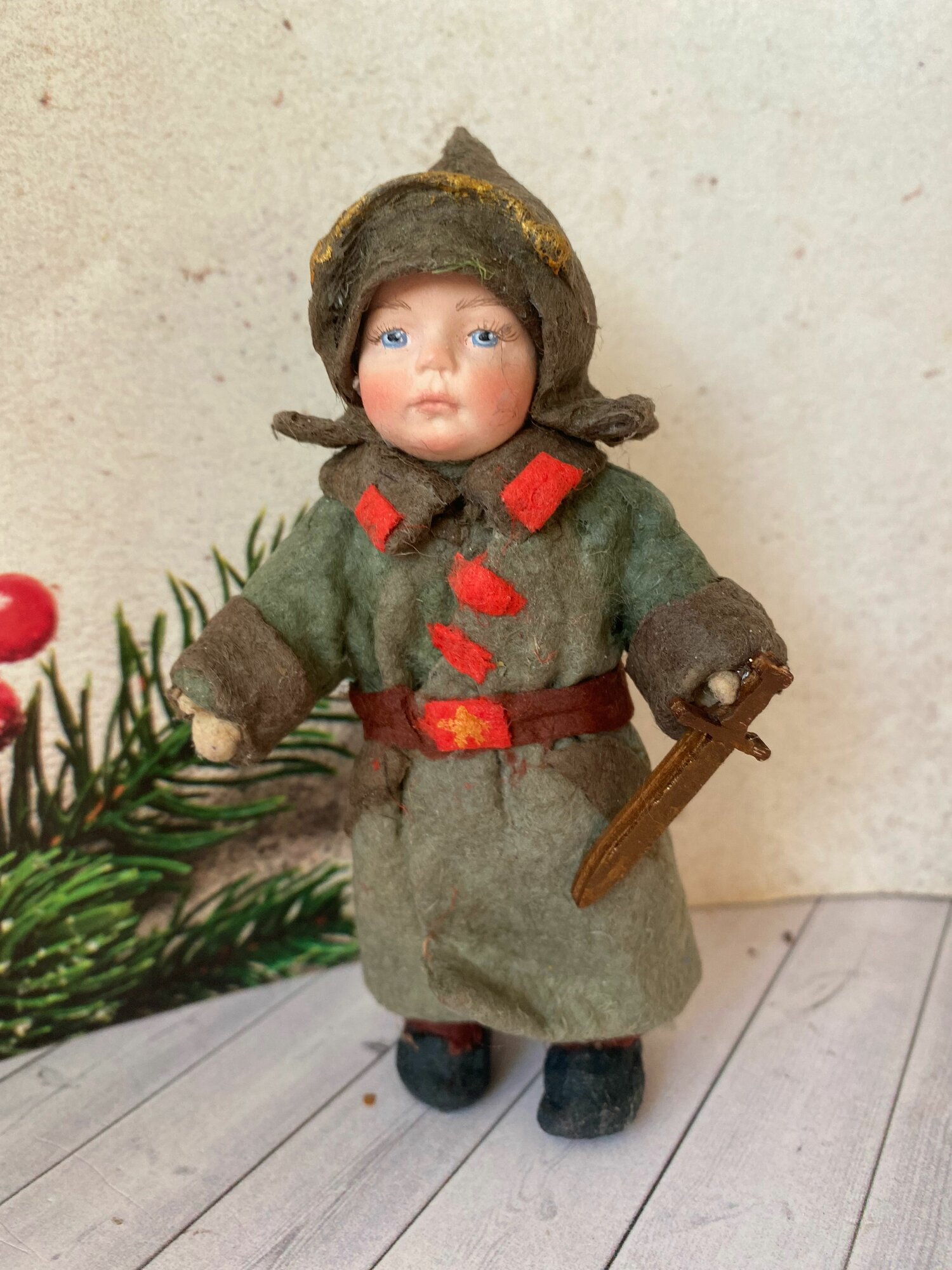 Ватная игрушка Солдатик с мечом .