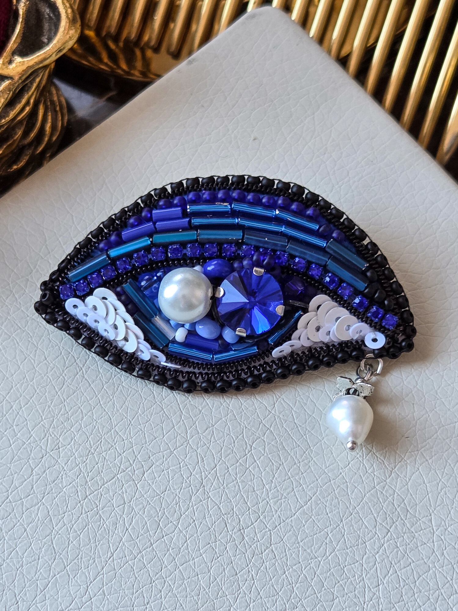 Брошь, стекло, стразы, бисер, кристалл