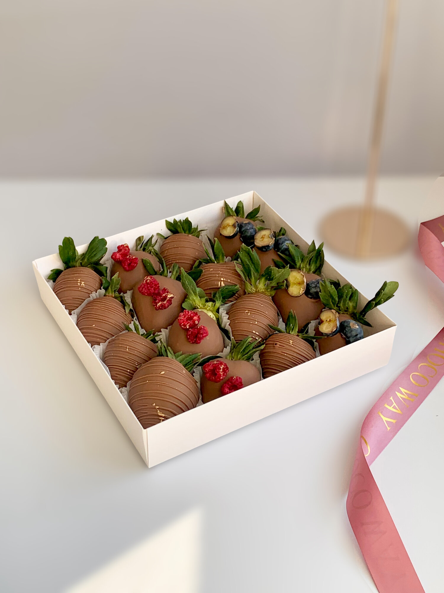 Подарочный набор "Клубника в шоколаде", 16-20 шт, молочный шоколад