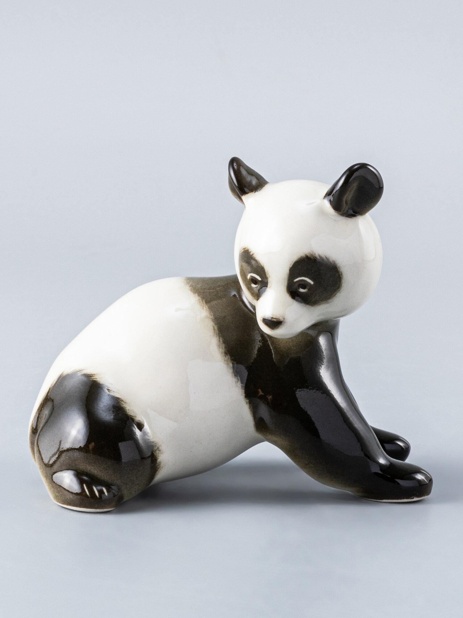 Фарфоровая статуэтка Медвежонок панда, Императорский фарфоровый завод , мягкий фарфор