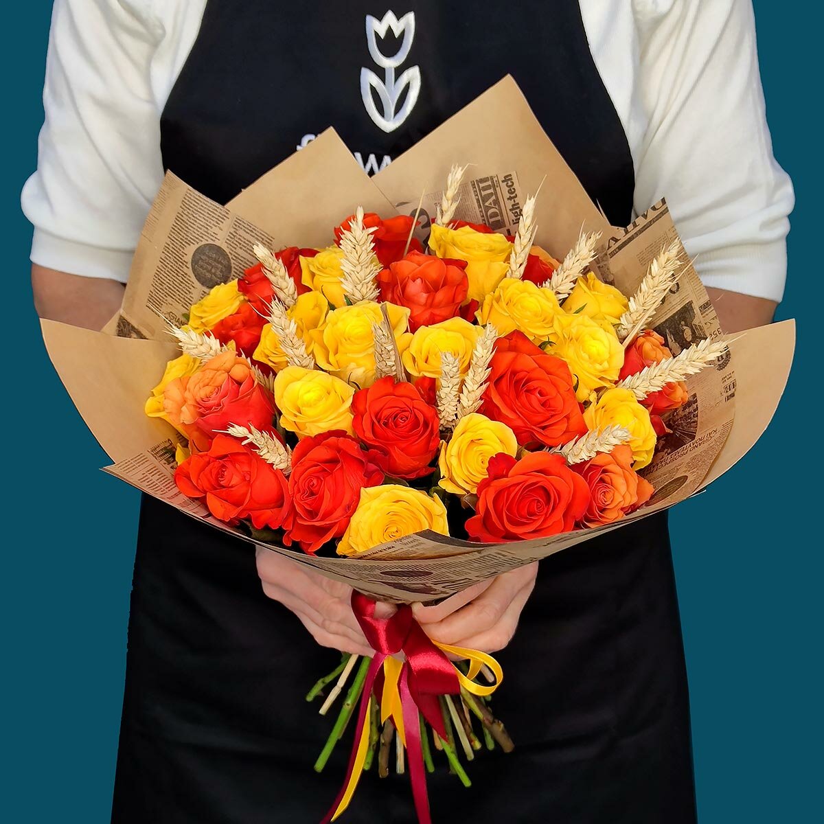 Букет "Солнцеворот" из роз Кения с пшеницей, 25 шт, высота 40см
