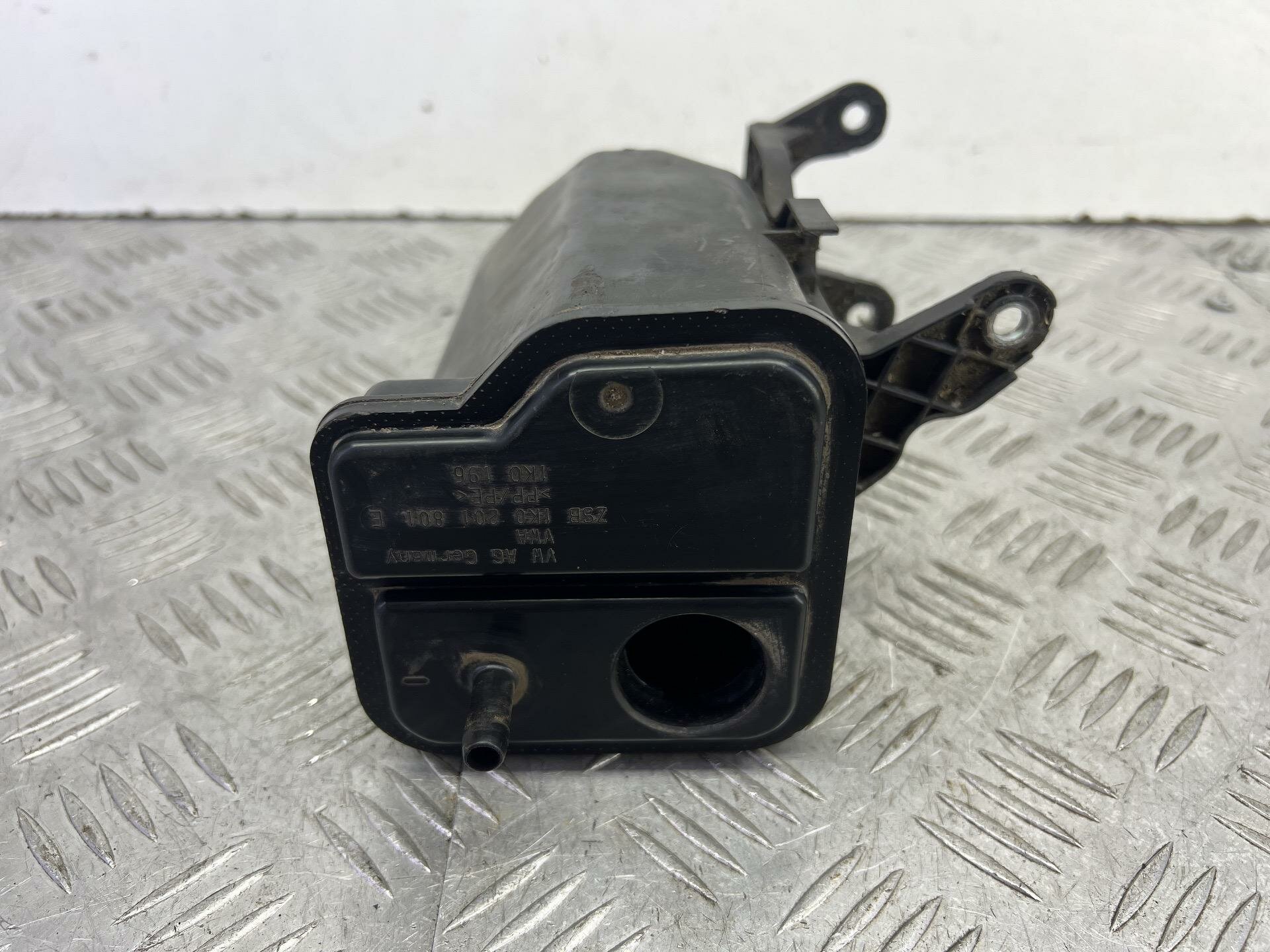 Адсорбер Skoda Yeti (2009 - 2014) 1K0201801