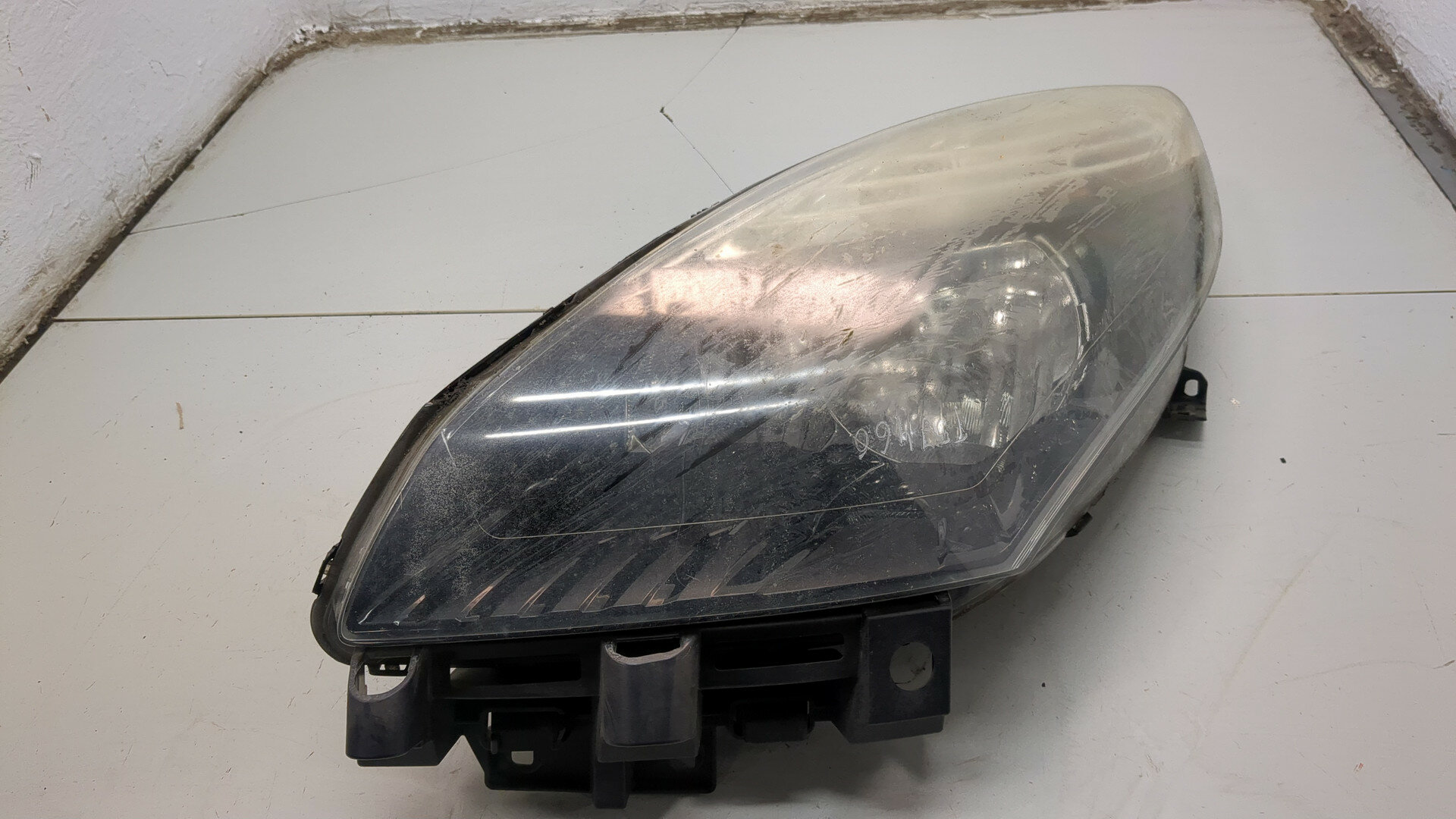 Фара (передняя) левая Renault Scenic Б/У
