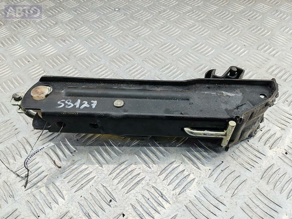 Домкрат Volkswagen Passat B6