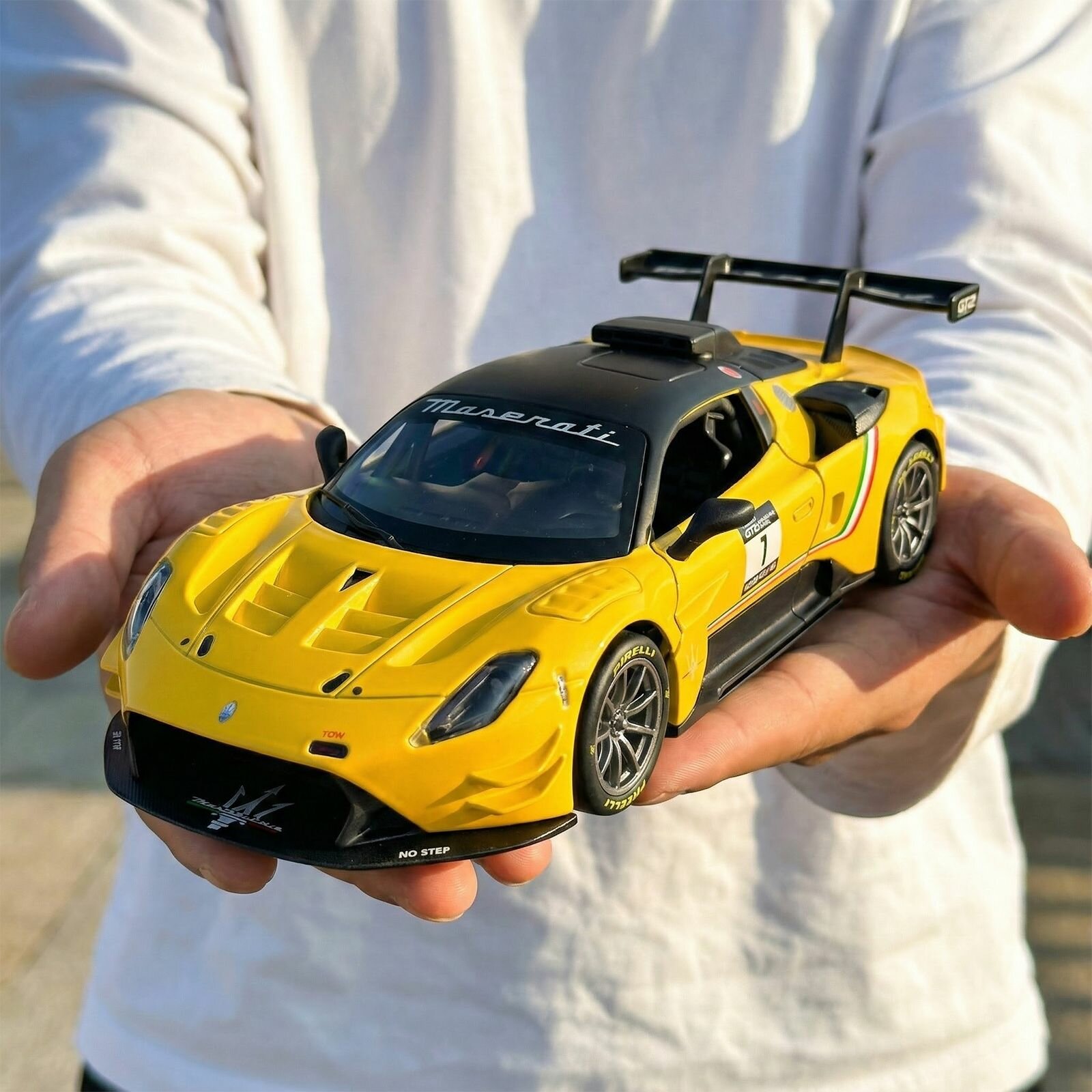 Металлическая литейная автомобильная модель 1:24 Maserati GT2, Коллекционные предметы, Декоративные предметы для стола, Модельные игрушки для автомобилей