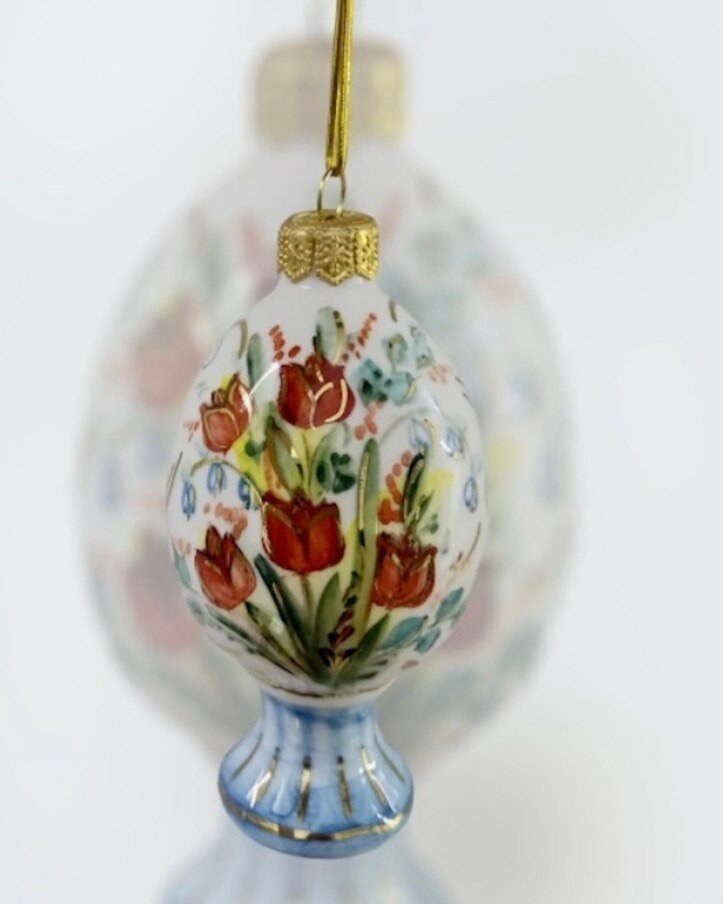 Пасхальное украшение Яйцо ХВ на ножке тюльпан. Коллекция Пасха. Фарфоровая игрушка от Лефортовского фарфора