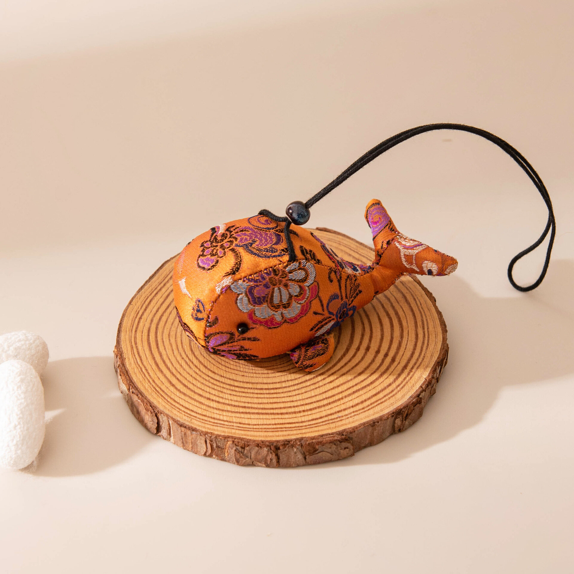 Шелковый кулон в виде кита ручной работы, небольшой аксессуар в традиционном китайском стиле, украшение для сумки, нишевый сувенир, декор для автомобиля.