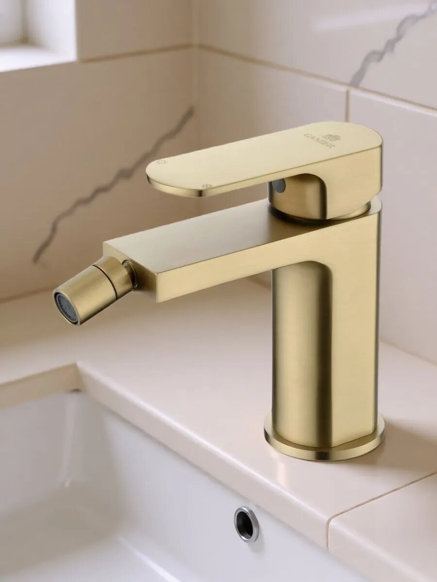 Смеситель для биде однорычажный, литой с изливом от бренда Ganzer GZ06151-S матовое золото