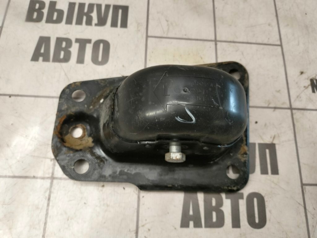 Кронштейн (п.з.к.) VW Golf 5 03-09