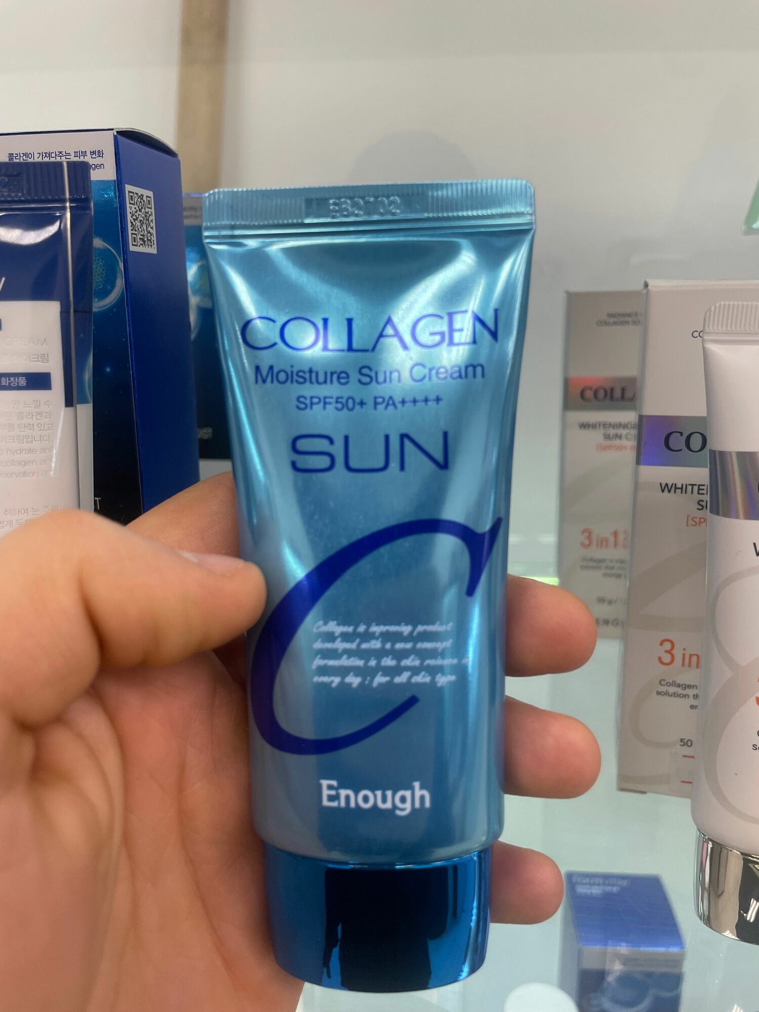 Enough Collagen Moisture Sun Cream SPF50+ PA++++. увлажняющий солнцезащитный крем. Это популярное корейское средство, которое сочетает в себе функции защиты от солнца и ежедневного ухода за кожей