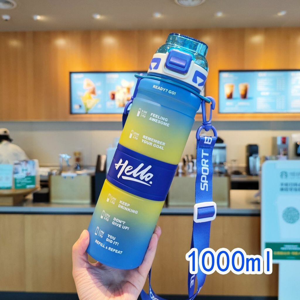 Спортивный пластиковый стакан для воды бренд не указан с полосатым дизайном и переносным ремешком для дома и спортзала синий