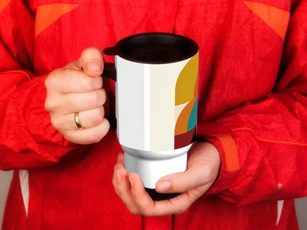 Тремокружка для авто с принтом "Абстрактная геометрическая композиция. Яркая минималистичная композиция из арок и полукругов в винном, бирюзовом, оранжевом, жёлтом и чёрном." 0.5 л.