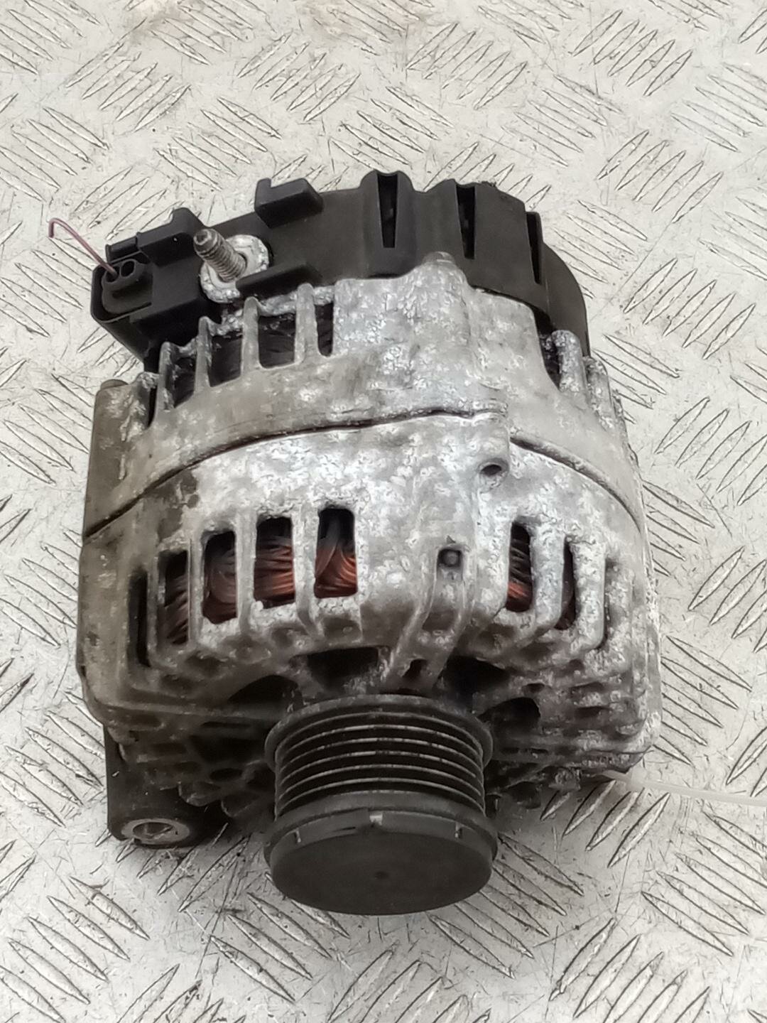 Генератор для BMW 3 E90/E91/E92/E93 2.0 OEM 12318507624